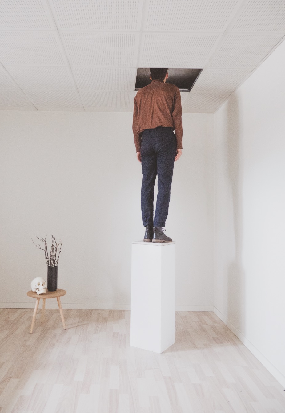 EYES – Underperformer – NO HEROES // JON GOTLEV