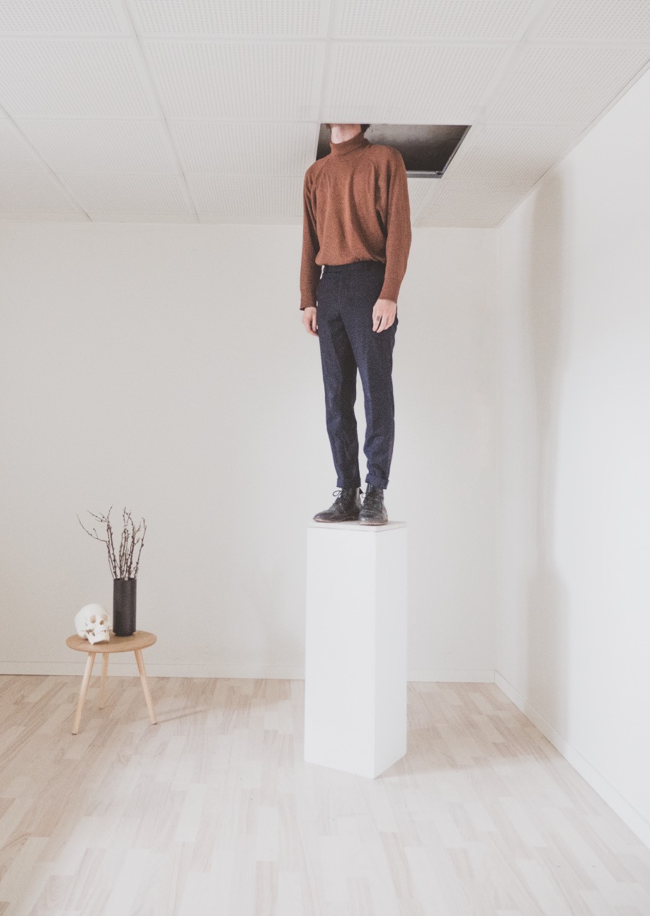 EYES – Underperformer – NO HEROES // JON GOTLEV